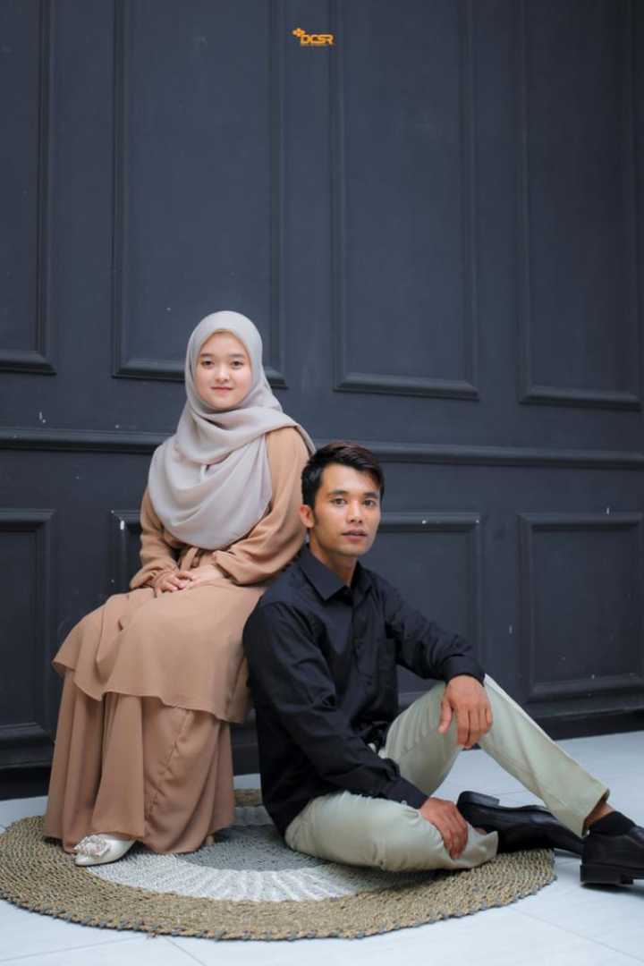 Website Pernikahan Yuni Nur Rochman dan Rifa Indriana